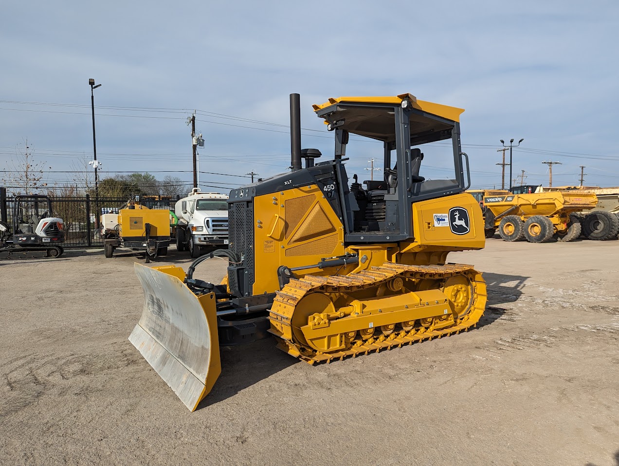 #24026 2023 John Deere 450P XLT Dozer (1) - Southern Plains Equipment